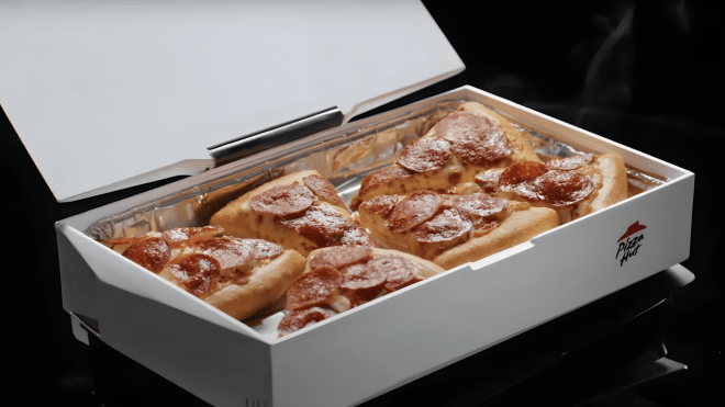 Kein Aprilscherz: Pizza Hut stellt "Pizzawärmer" für die PS5 vor