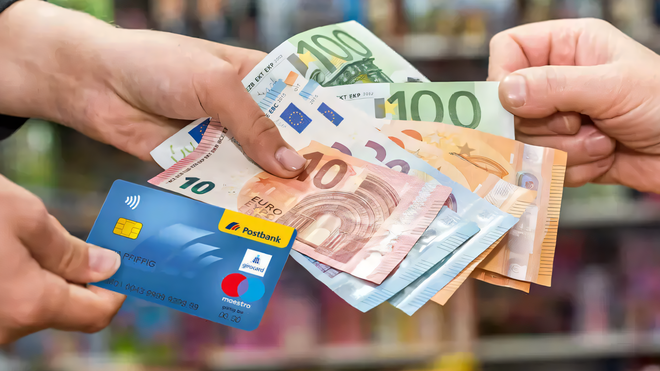 Deutsche Bargeld-Liebe stirbt: Großteil zahlt mit Karte & Smartphone