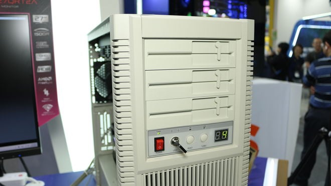 SilverStone: ultimatives Retro-Tower-Gehäuse mit Turbo & Fake-Floppy
