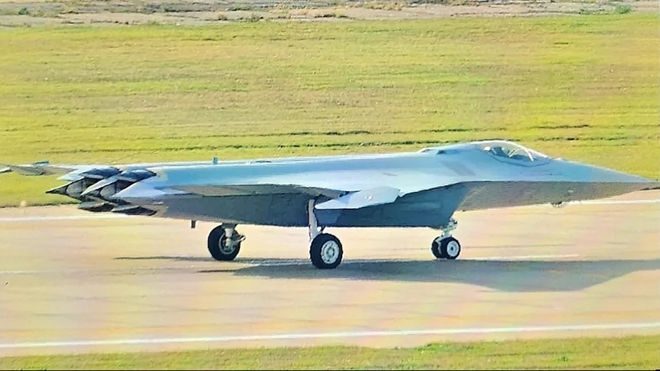 Chinas neuer Stealth-Jet in Nahaufnahme: Bilder sorgen für Aufsehen