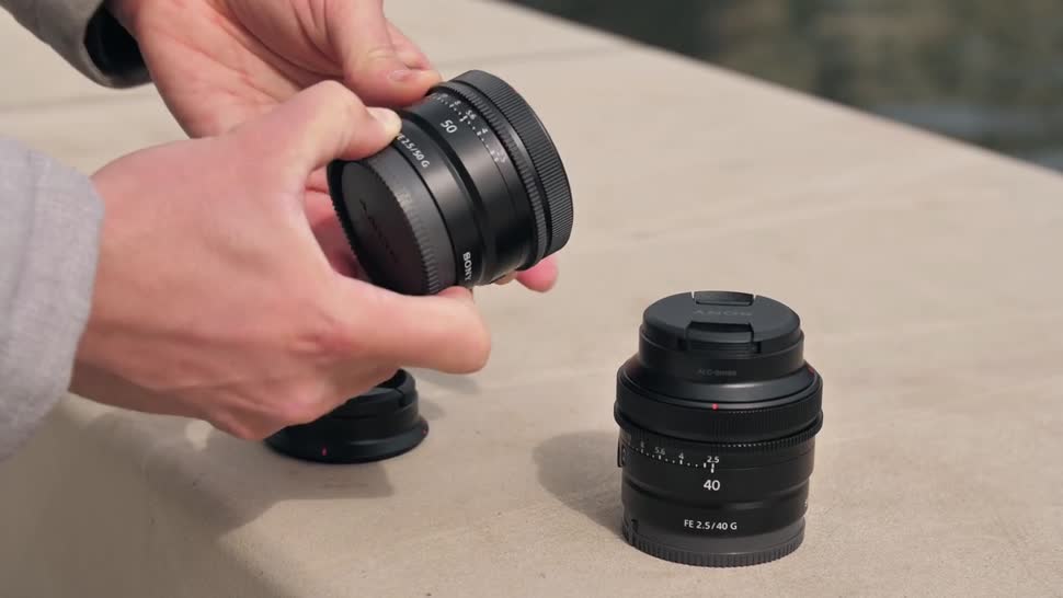 Sony FE 40 & 50 mm f/2.5 G: Zwei teure Festbrennweiten im Test