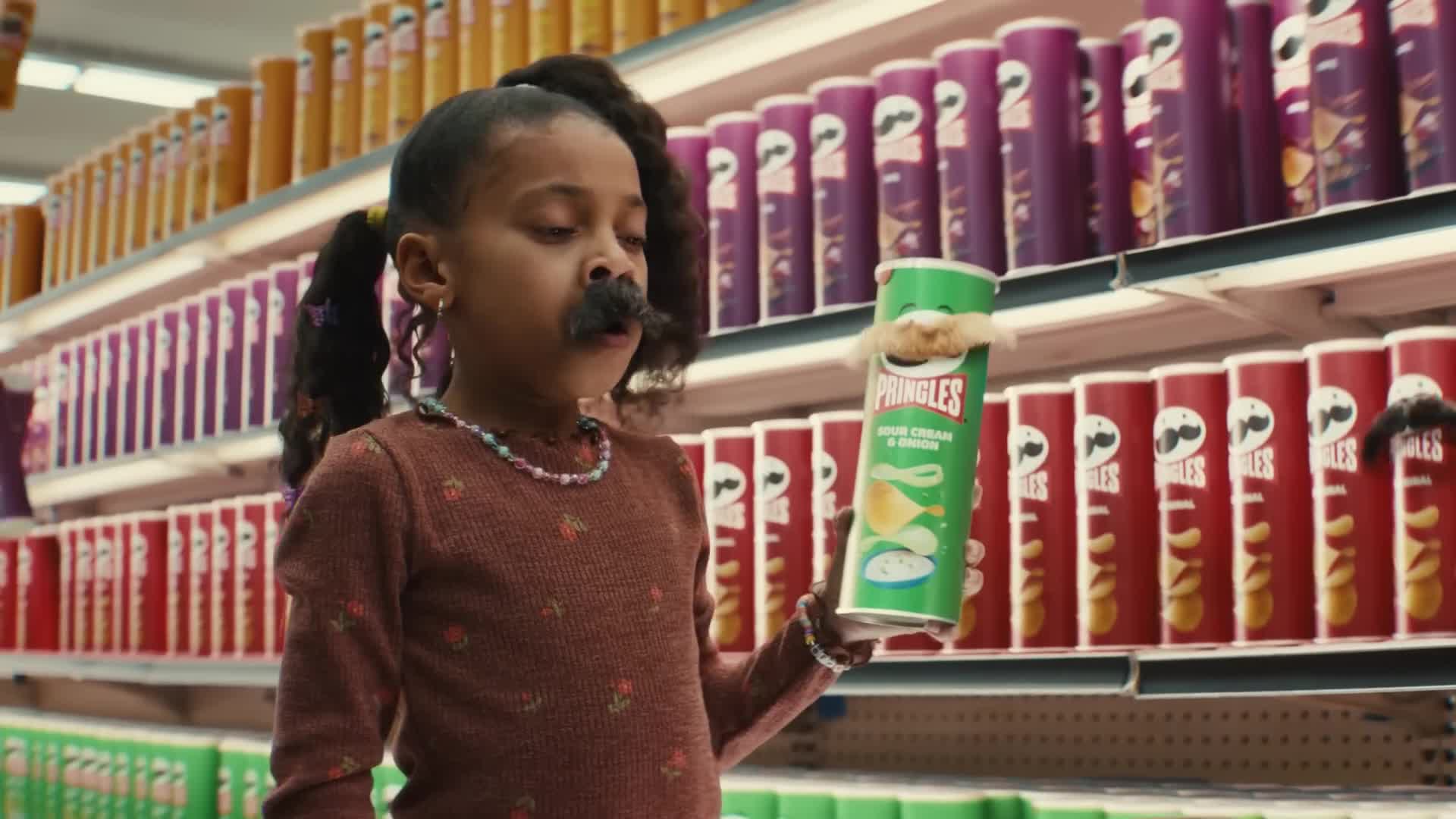 Super Bowl 2025: Pringles und der Ruf der fliegenden Schnurrbärte
